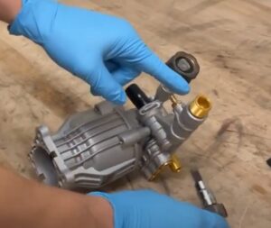 How to Change a Water Outlet Fitting | Simpson